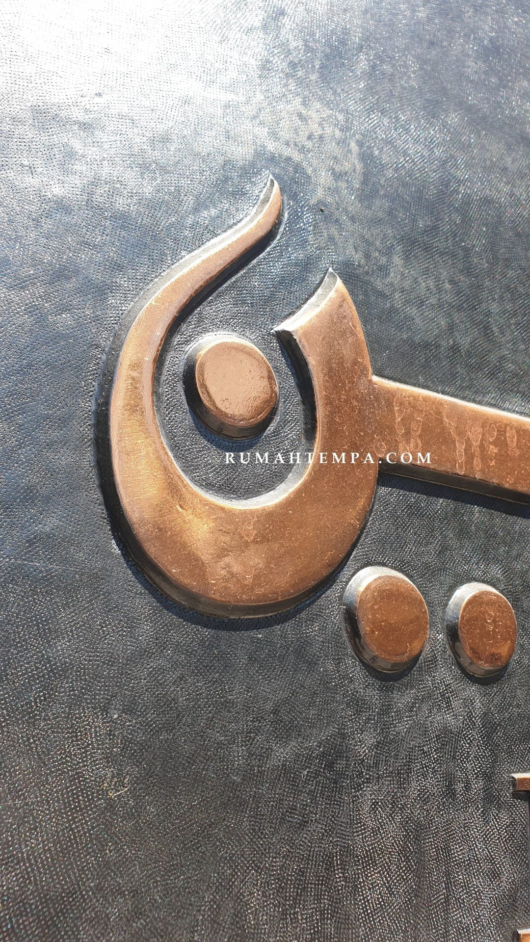 Kerajinan Logo Tembaga – Rumah Tempa by Saputra Art