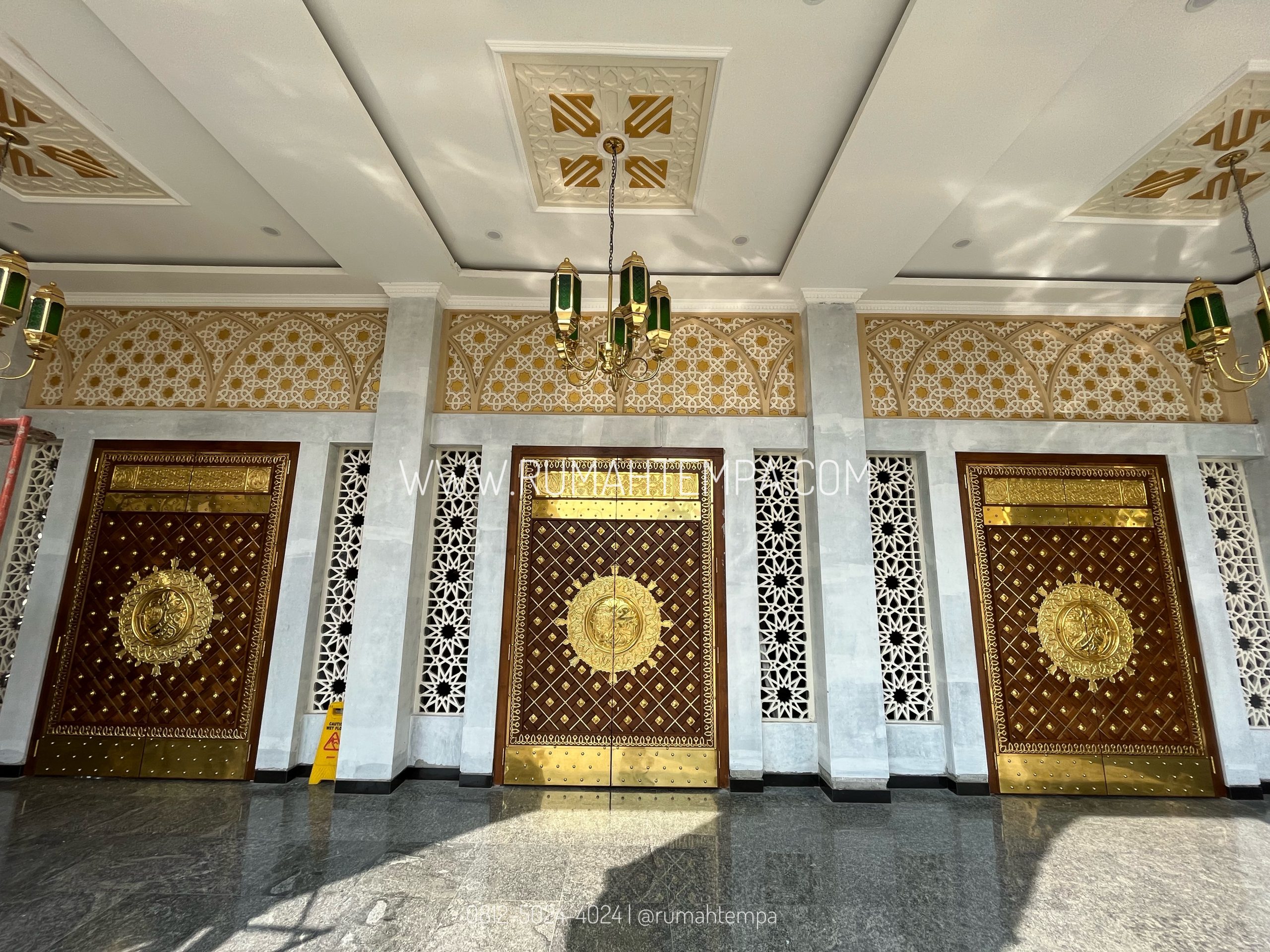 Replika Pintu Masjid Nabawi – Rumah Tempa